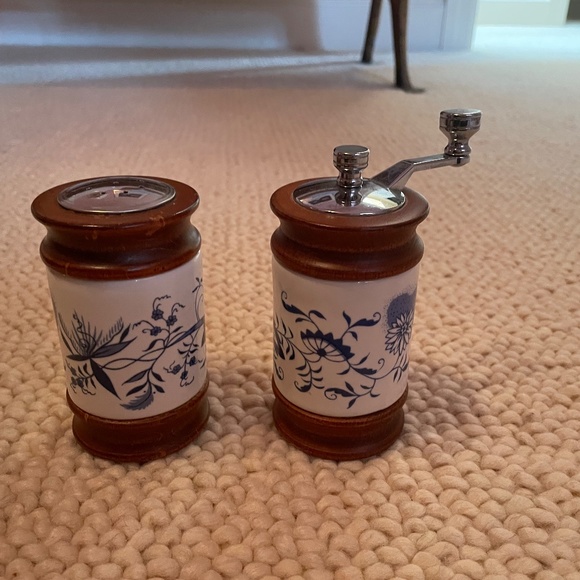 Olde Thompson | Dining | Vintage Olde Thompson Wood And Ceramic Salt ...